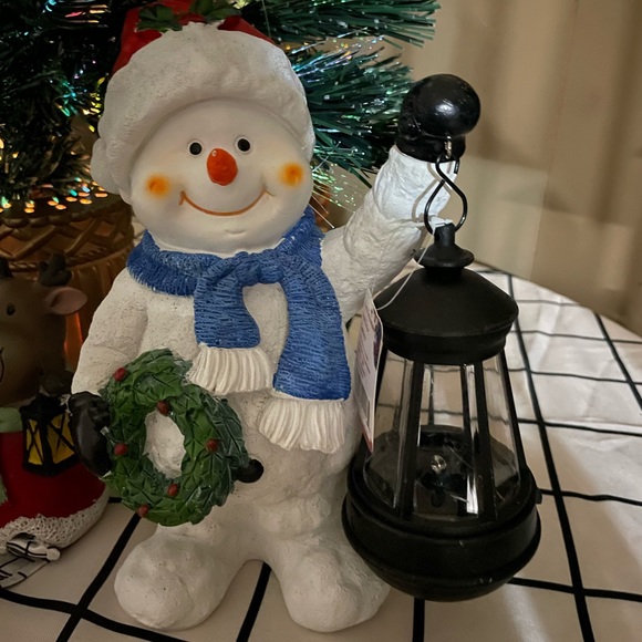Holiday | Nwt Resin Led Solar Snowman W Lantern Christmas Statue 98 ...